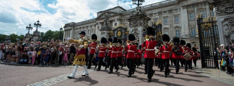 A História da Guarda Real Britânica: Tradição, Função e Curiosidades ...